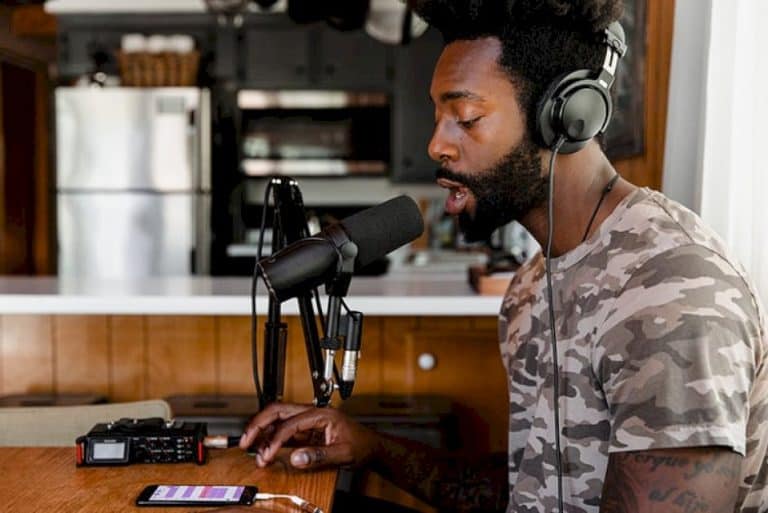 Top 25 Podcasting Influencers With Highly Engaging Podcasts | Ecommerce ...